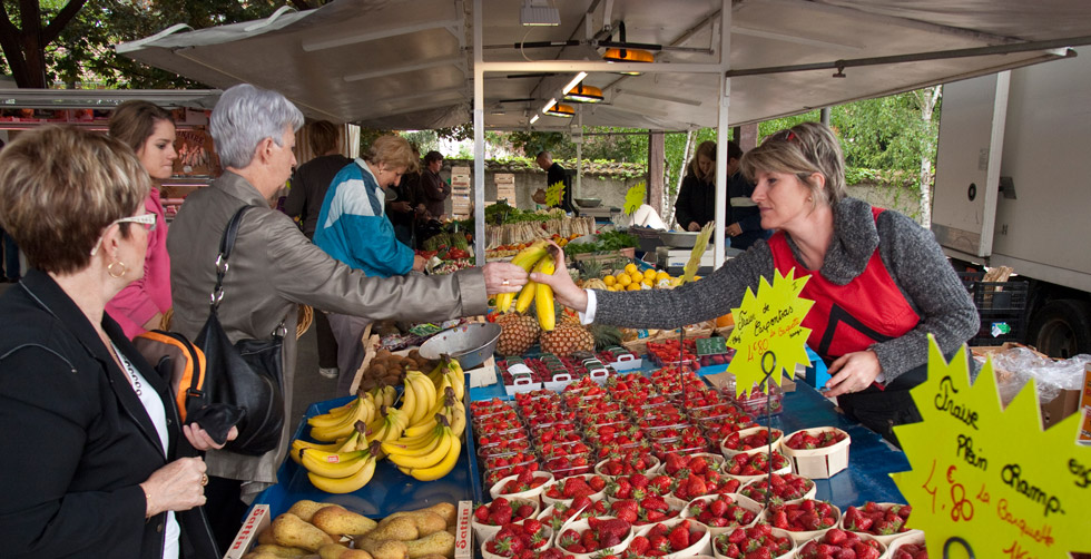 Animation sur le marché - Ville de Mions