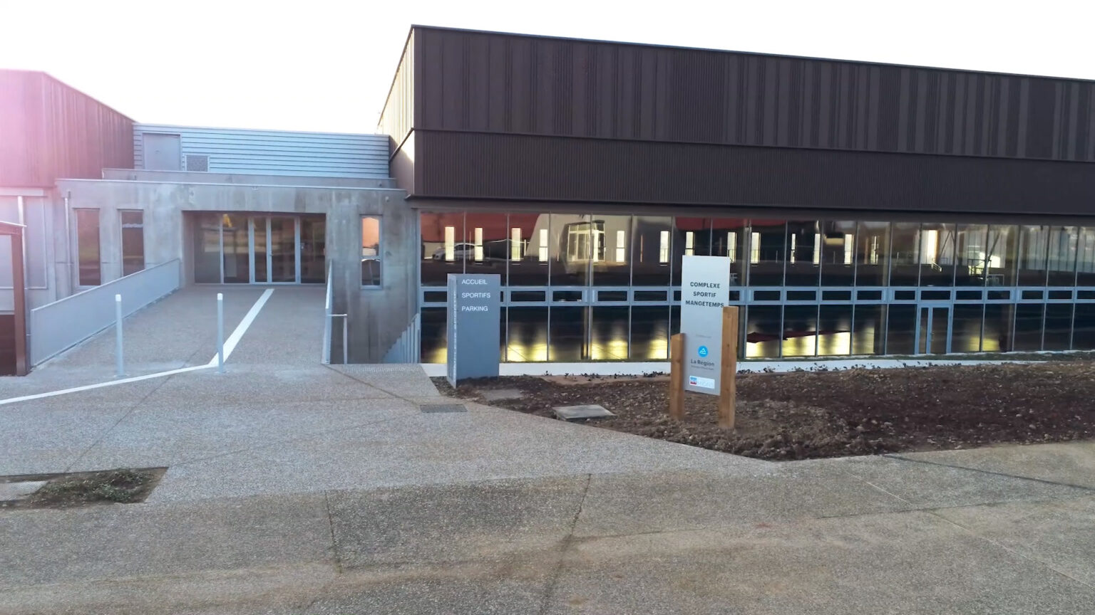 Revivez la création de votre nouveau complexe sportif ! - Ville de Mions